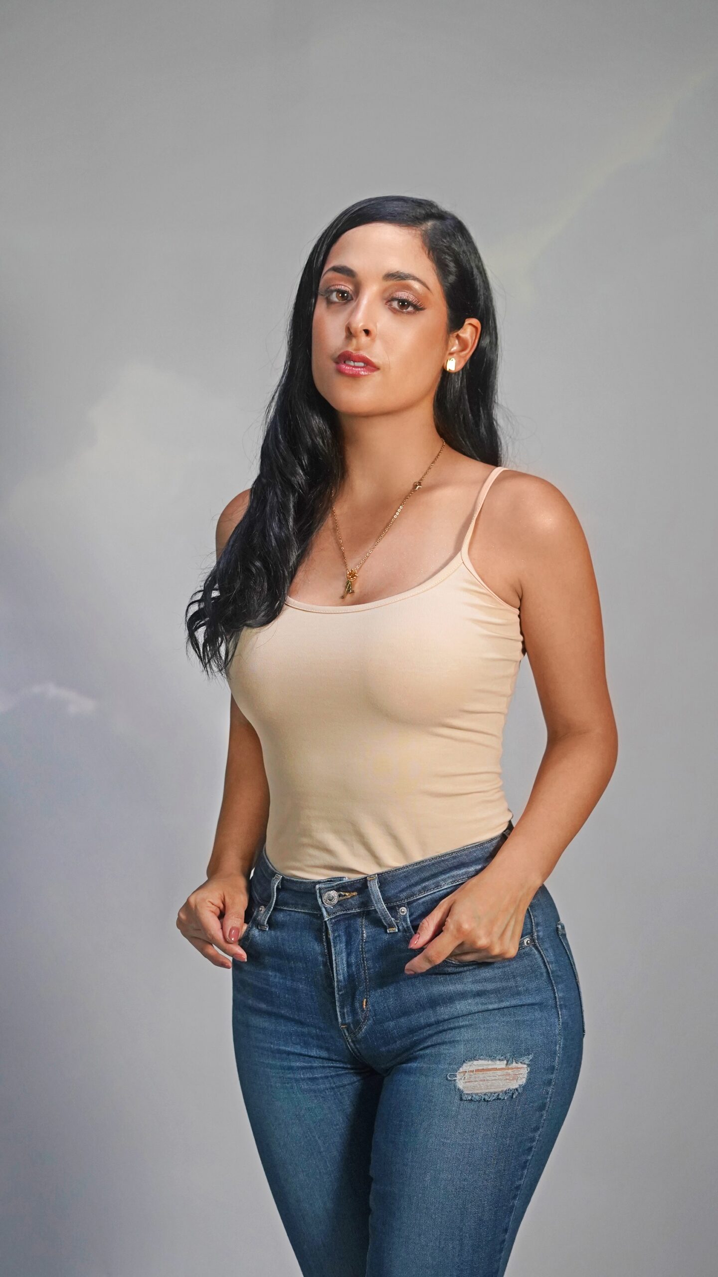 Susan Green y Andrea Luna conquistan streaming con “Pasará” – Ernesto ...