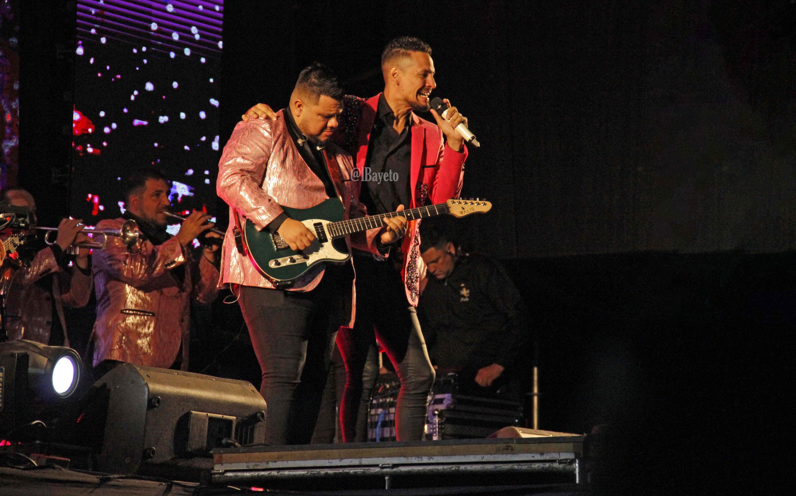 Rodrigo Tapari en “La noche de los 52 años” de Armonía 10 – Ernesto Jerardo